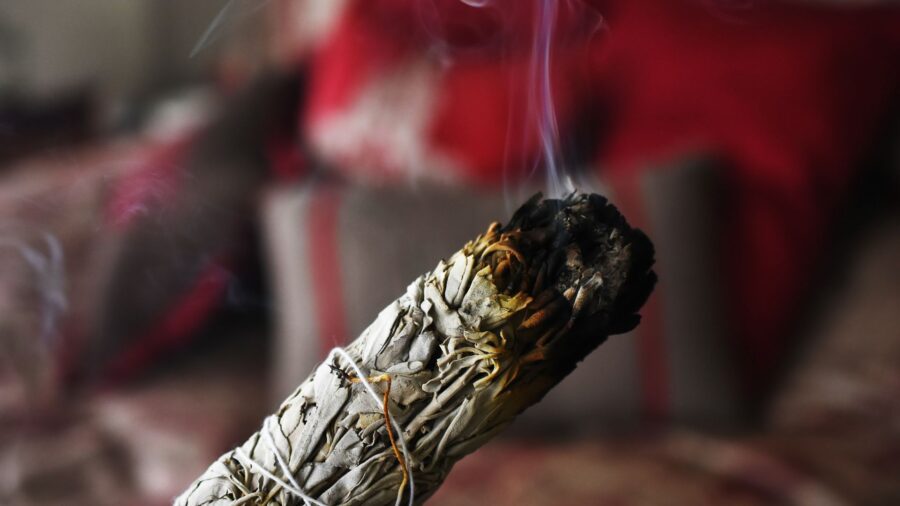 Using SAGE Fragrant Smoke for Spiritual Cleansing and Wellness ...